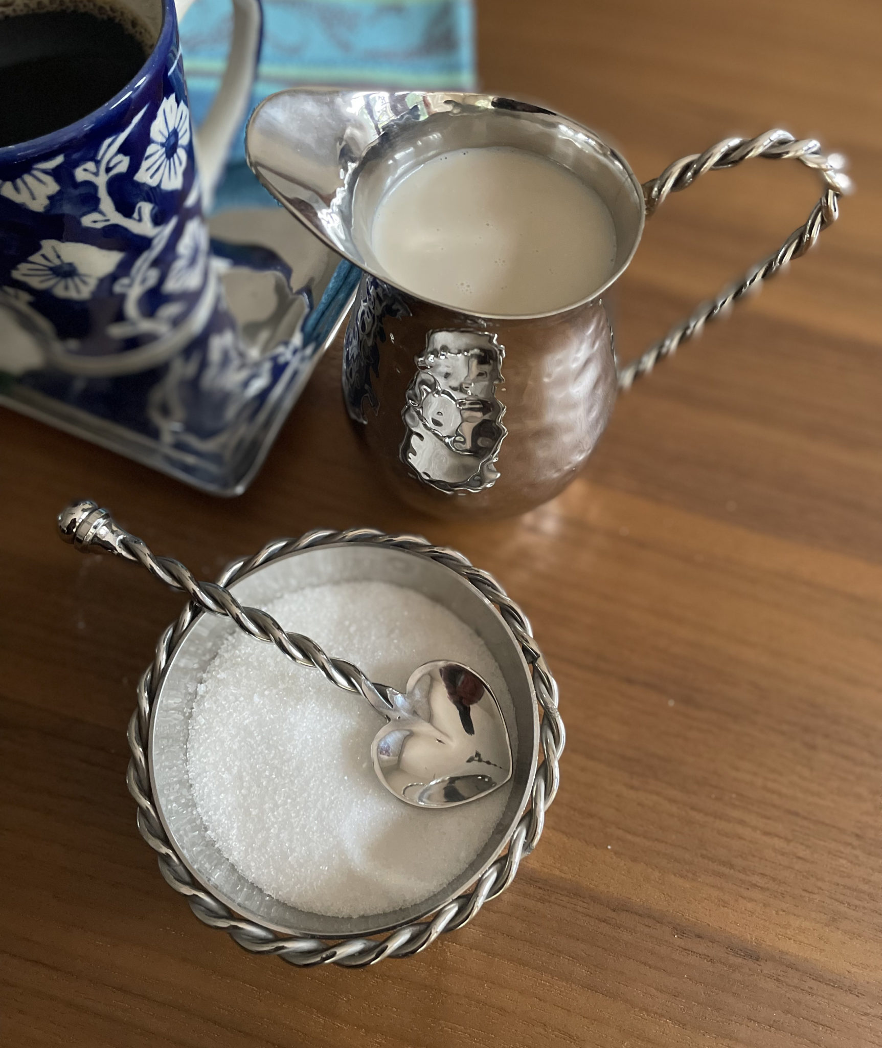 Paloma Canapé Spreader w/ Braided Wire